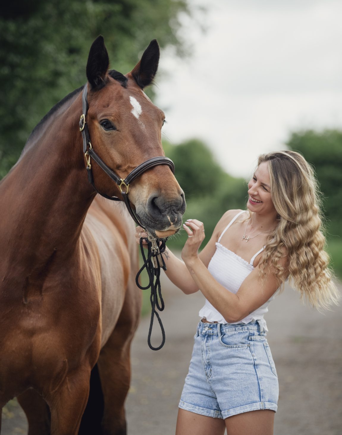 A Heartwarming Photo Shoot with Hannah Sims and Her Horses - Hannah ...